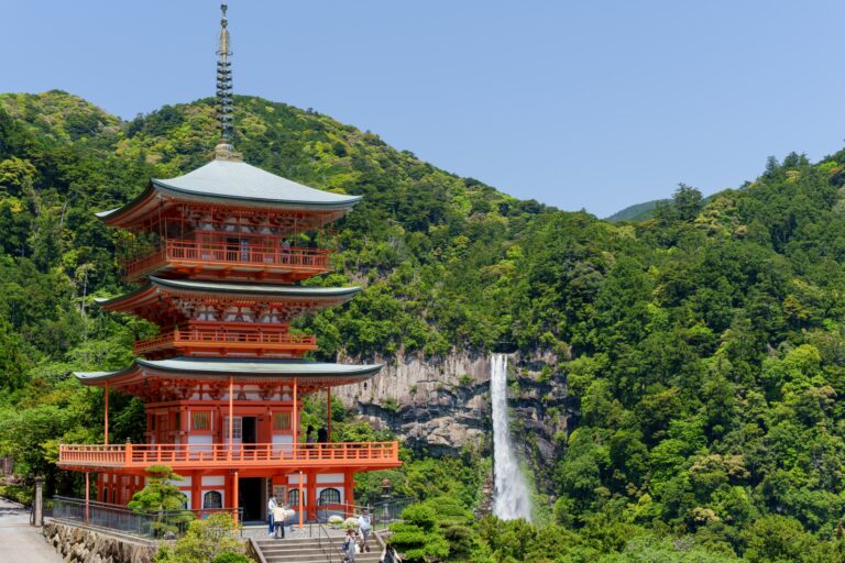 Exploring the Mystical World of Shinto Shrines: History, Etiquette, and ...