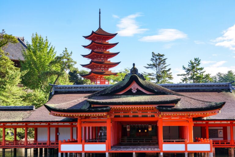 Exploring the Mystical World of Shinto Shrines: History, Etiquette, and ...