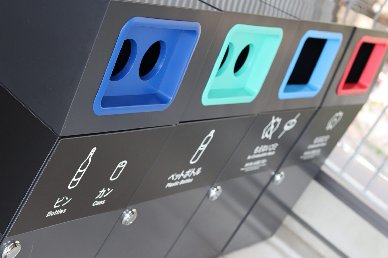 Why Japan Has So Few Trash Cans – But Remains Incredibly Clean ...