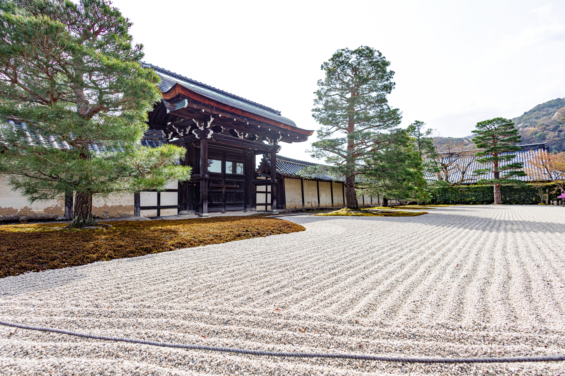 Discover the Tranquility of Karesansui Gardens: Zen Philosophy in ...