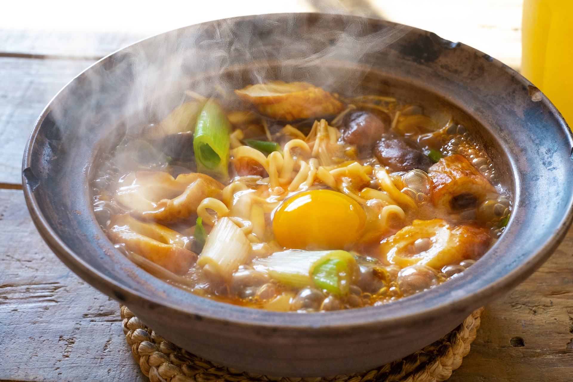 What Is Nabeyaki Udon? A Traditional Japanese Hot Pot Udon Explained ...