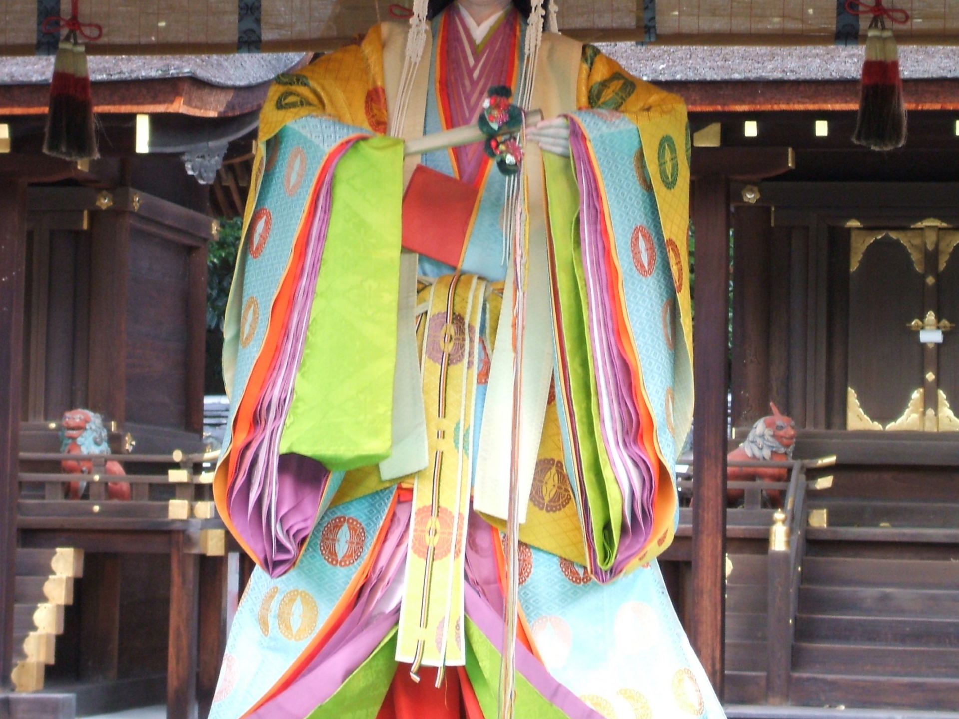 The Timeless Elegance of the Jūnihitoe: Japan’s Twelve-Layered Court ...
