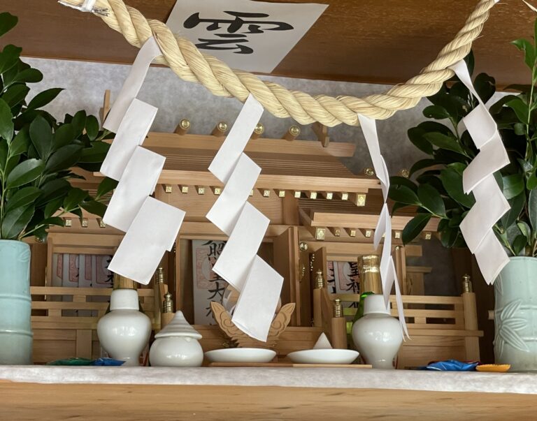 Shimenawa: The Sacred Rope That Defines Holy Space in Japanese Shinto ...